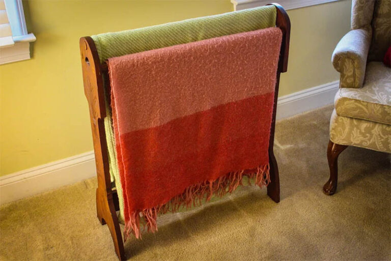 12 Free DIY Quilt Rack Plans You Can Make Today (with Pictures) | Home ...