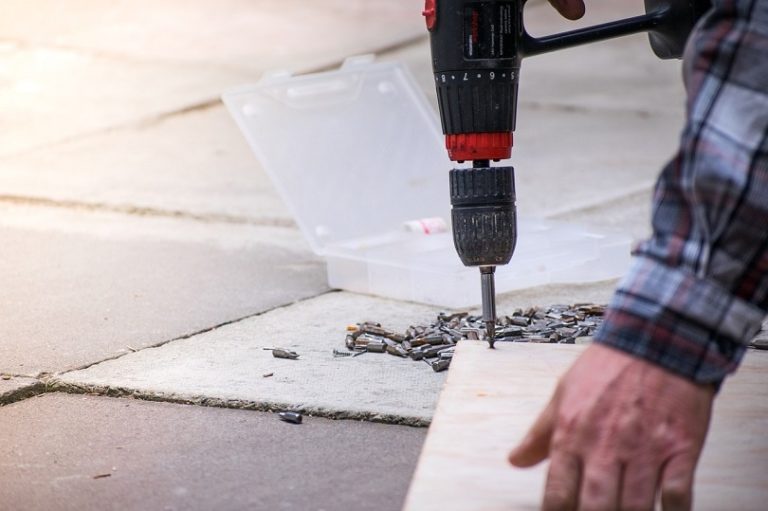 What Is a Carpenter? What Does a Carpenter Do? | Home Grail