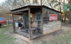 14 DIY Pallet Cabin Plans You Can Build Today (With Pictures) | Home Grail