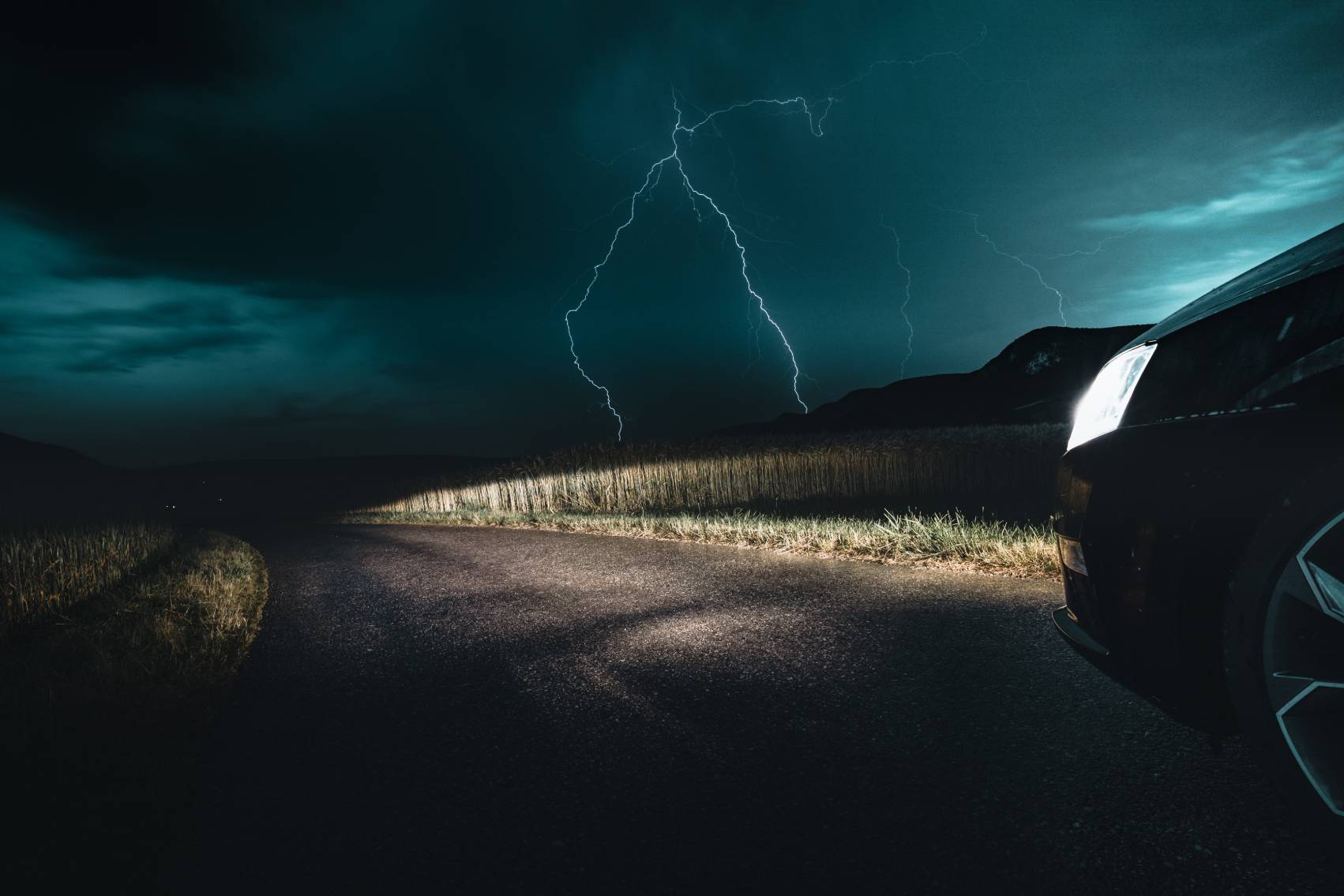 Can Lightning Strike a car? Can You Be Hurt By Lightning In a Car ...