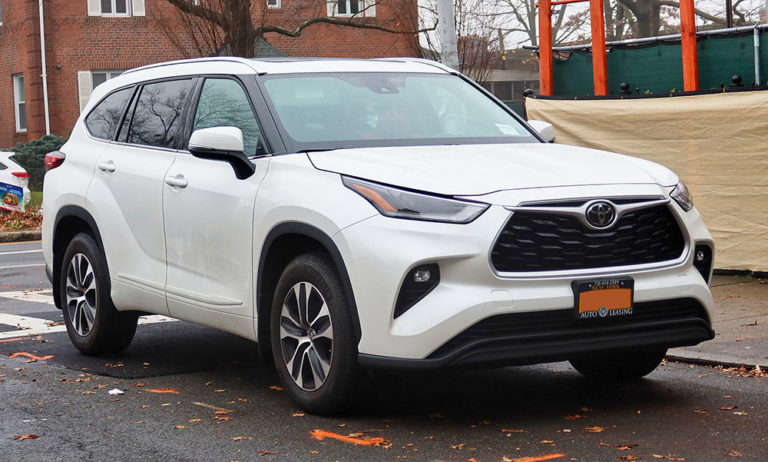 Toyota Highlander vs. Rav4: Pros, Cons, & Differences | Home Grail