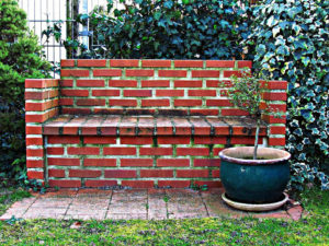 8 DIY Brick Bench Plans You Can Make Today (With Pictures) | Home Grail