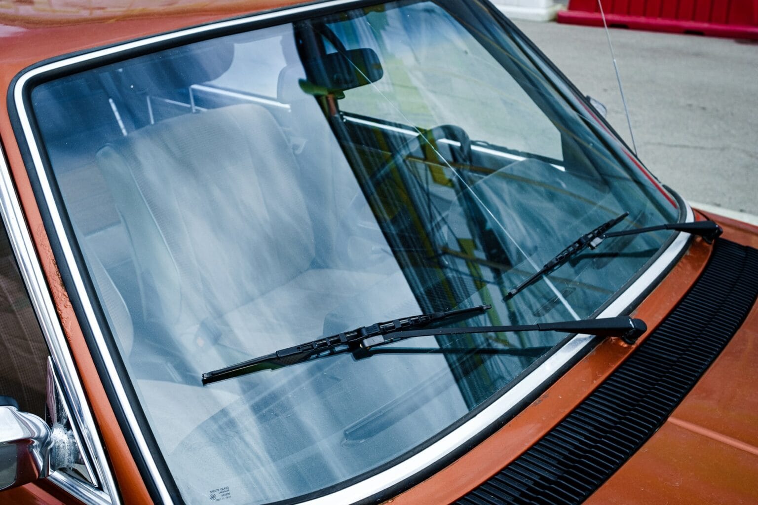 How Do Automatic Windshield Wipers Work? Benefits, Drawbacks & FAQ ...