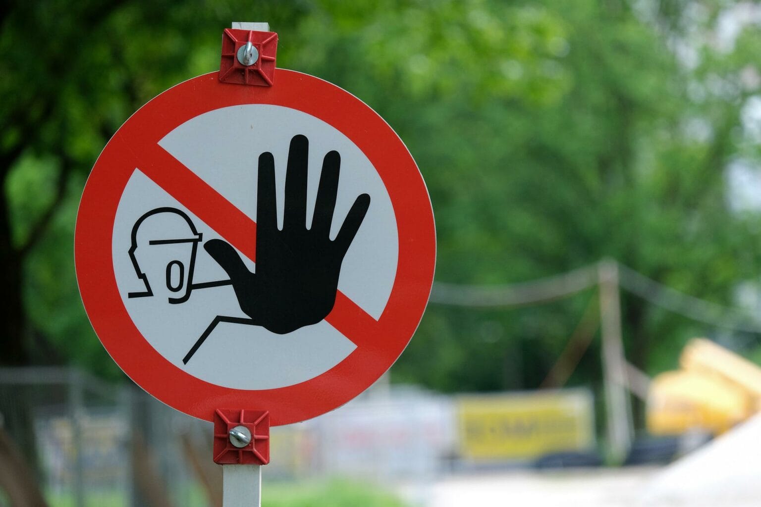 How Close Can You Park to a Stop Sign? Facts & FAQ | Home Grail