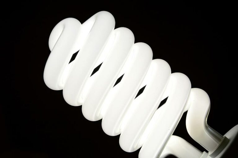 How Many Watts Does a Light Bulb Use? Consumption Chart & Power Saving ...