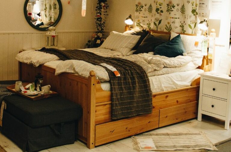 Metal vs. Wooden Bed Frame: Pros, Cons, & Differences | Home Grail