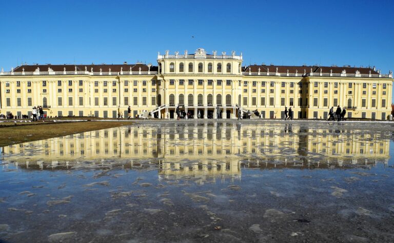 16 Most Famous Houses in the World (With Pictures) | Home Grail
