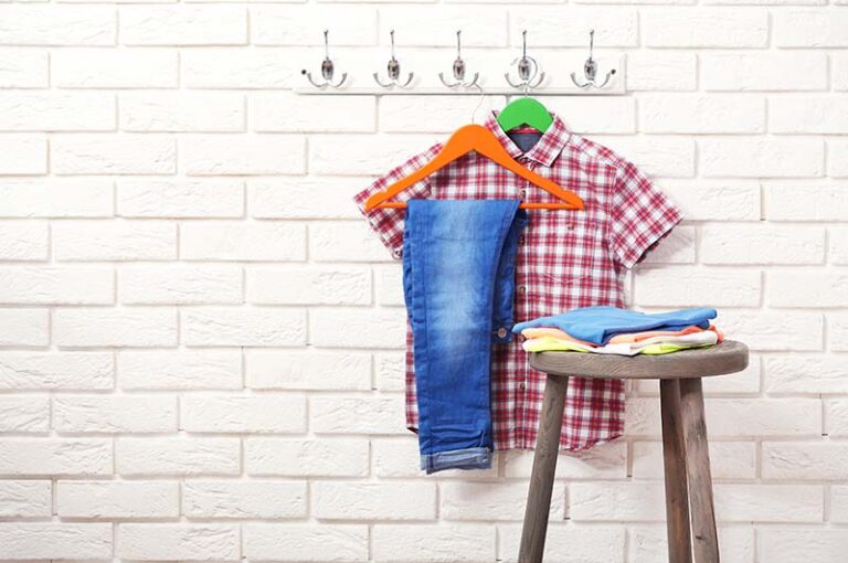 How to Make Your Own Wall Mounted Clothes Rack: 5 Easy DIY Plans | Home ...