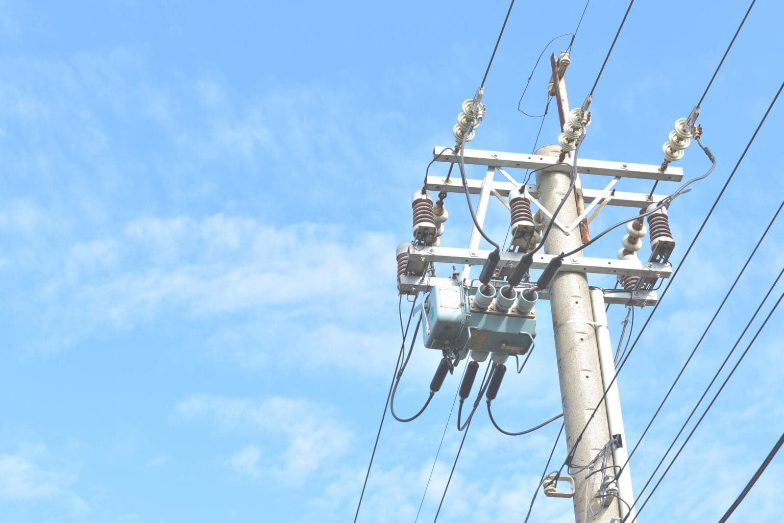 What Does a Transformer Do & How Does It Work? The Interesting Answer ...